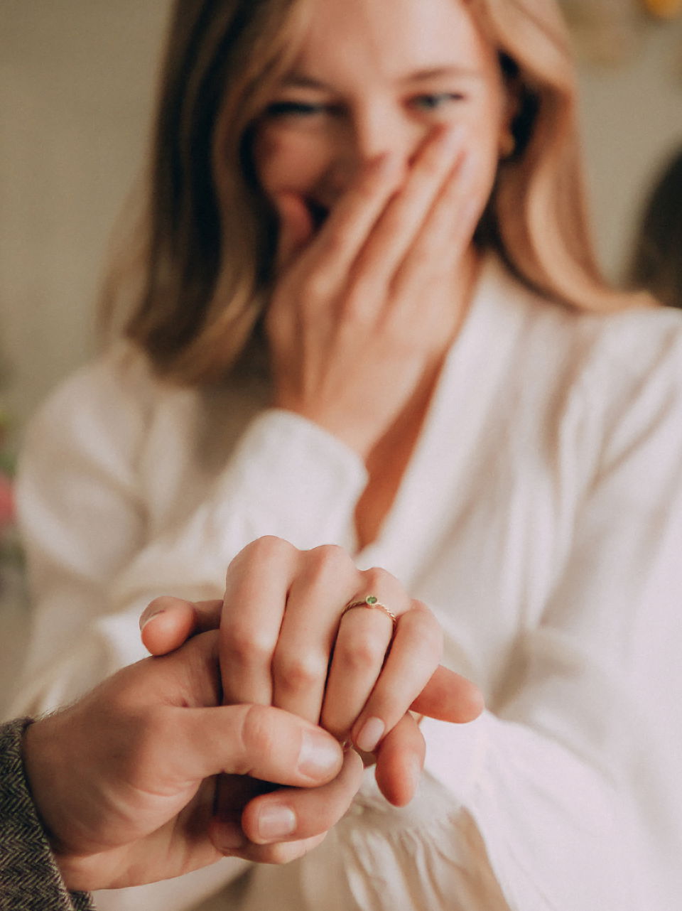Choisir sa bague de fiançailles - Guide du solitaire de mariage